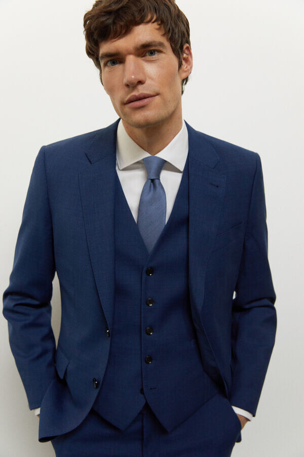 La americana azul es la prenda infalible que todo hombre debe tener en ...