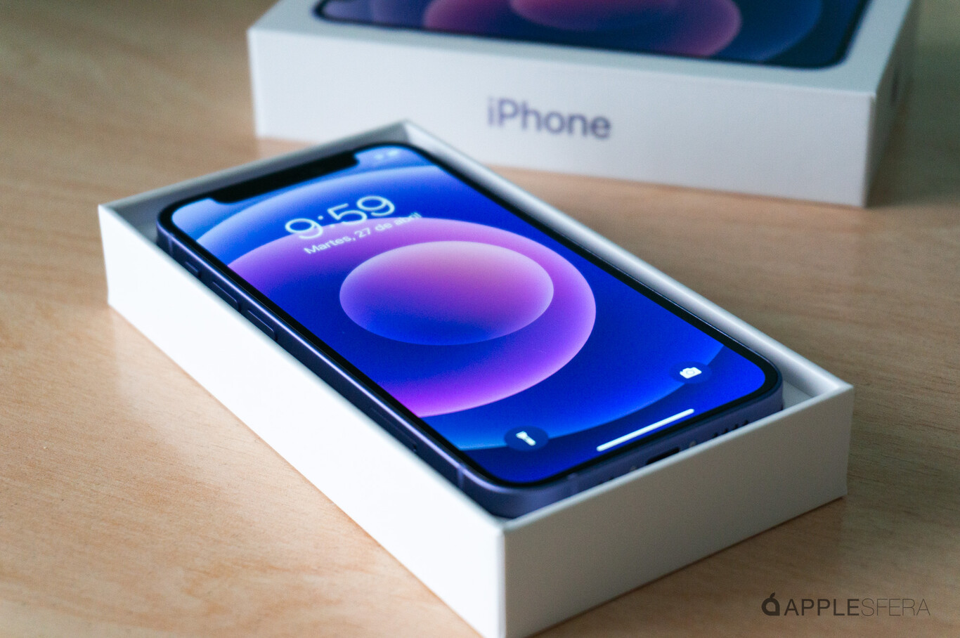 iPhone 12 mini en color púrpura, así es en imágenes
