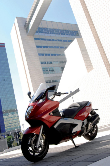 Gilera GP 800 maxi-scooter