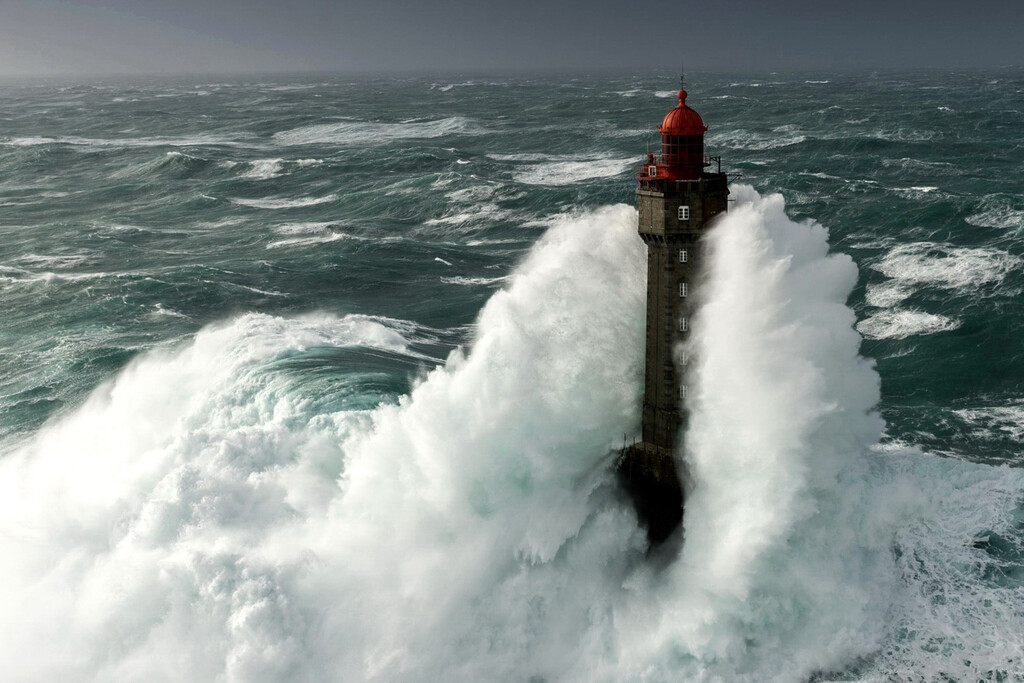 Muchos creen que este impresionante faro en medio del océano inspiró el ...