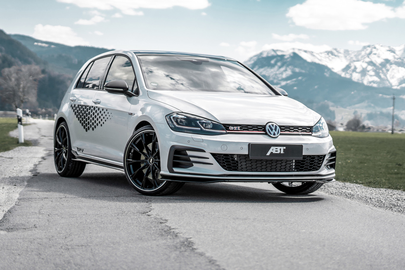 El Volkswagen Golf GTI TCR exprime ahora 340 CV y 430 Nm de su motor 2. ...