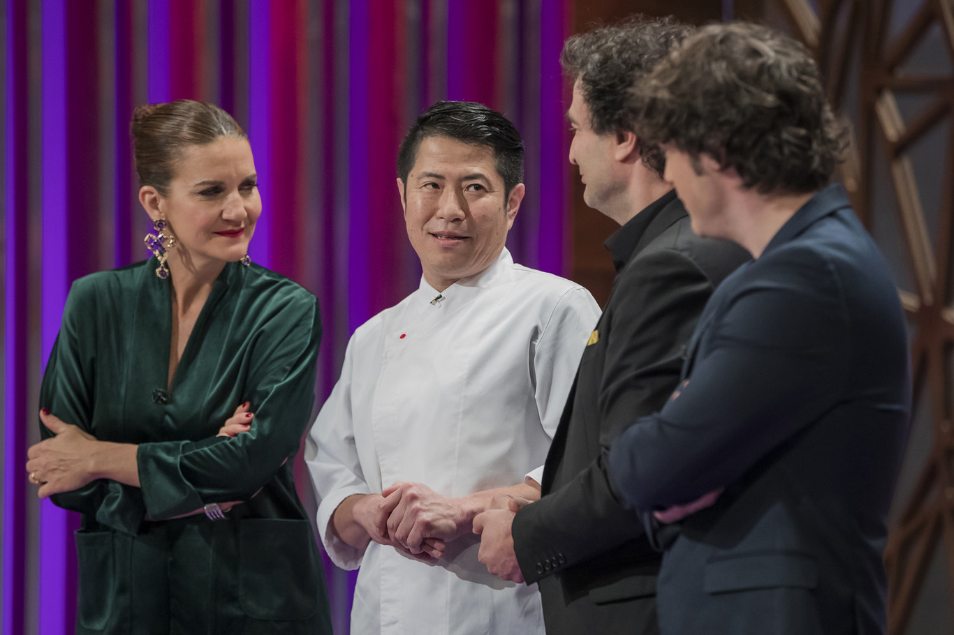 Los concursantes de MasterChef aprenden a hacer una fritura mientras el ...