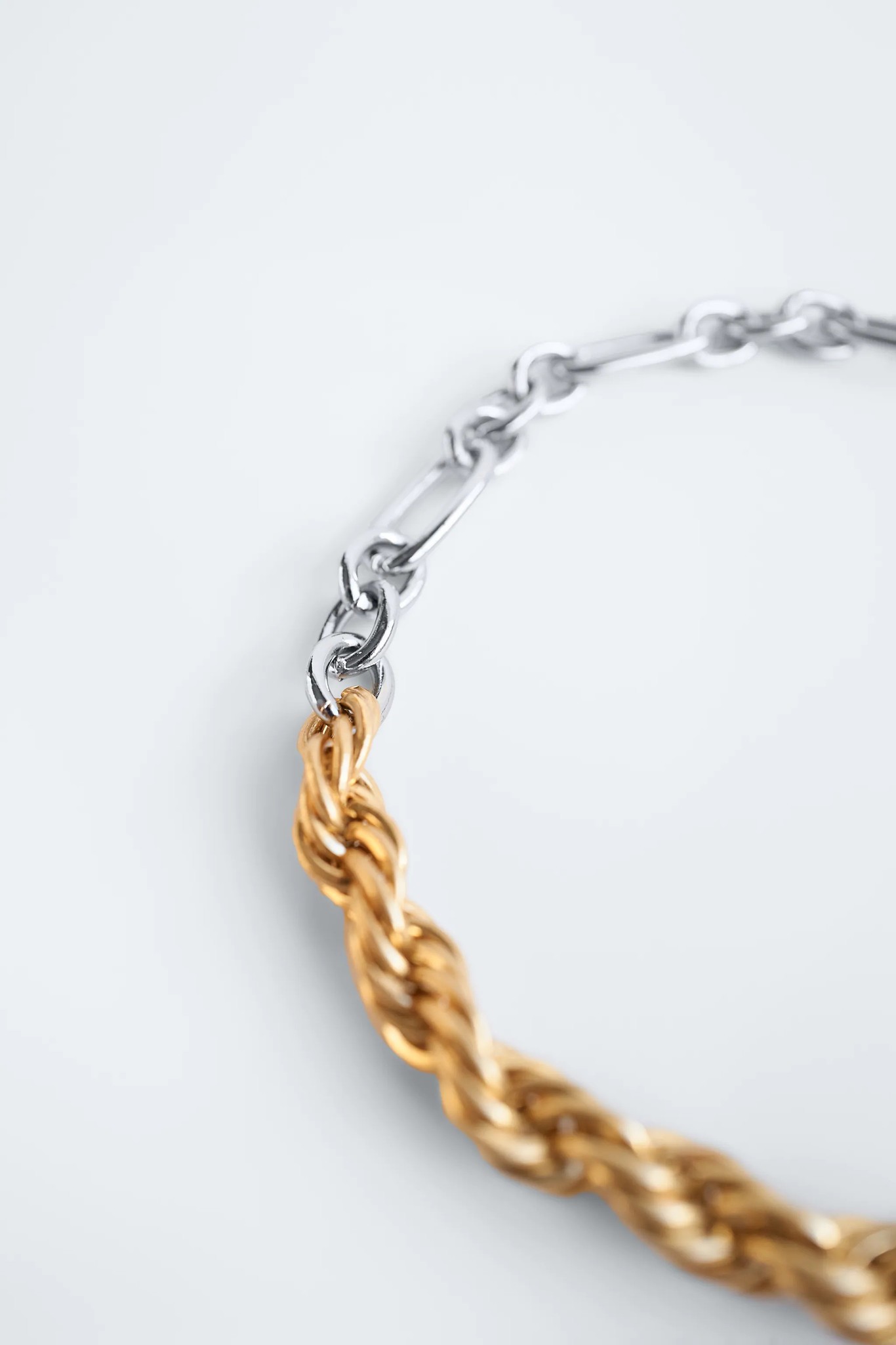 Este es el collar de la nueva colección de Zara que promete convertirse ...