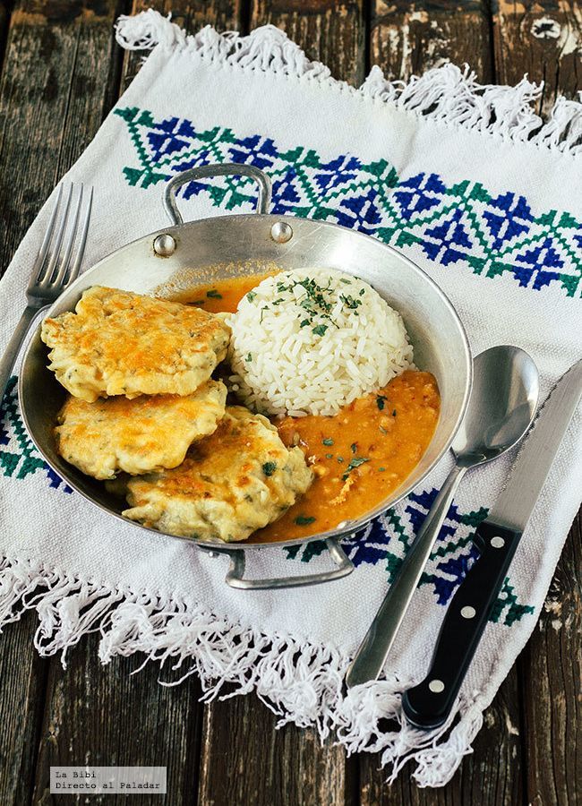 Tostadas de tortilla azul con pollo y chorizo, sémola con leche y ...
