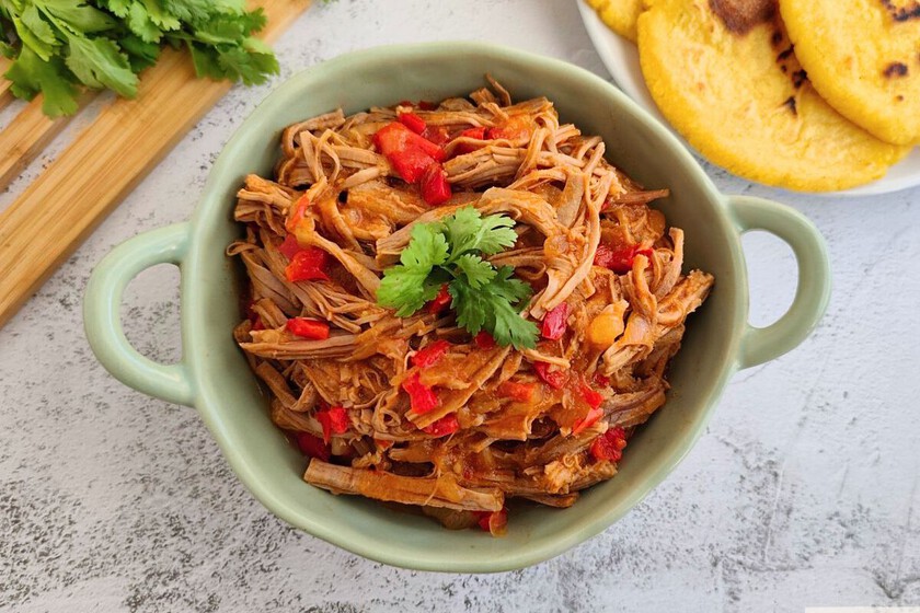 Carne mechada venezolana: un relleno imprescindible para arepas