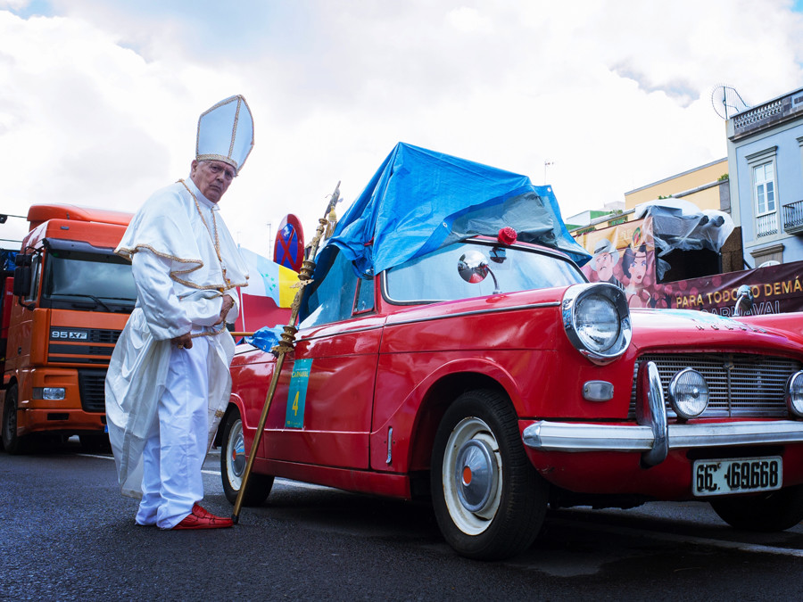 ‘Coloreando’ de Andrés César retrata carnavales Las Palmas de Gran Canaria