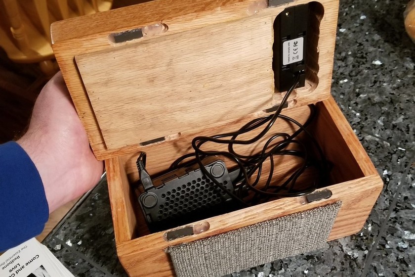 Nada de controles de voz o conexiones Wi-Fi: está jukebox se controla ...