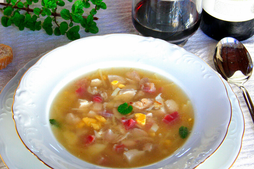 Sopa de picadillo tradicional andaluza, el plato de cuchara tradicional ...