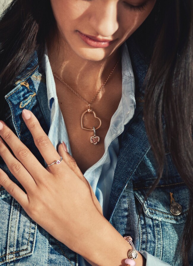 Pandora apuesta por la personalización de joyas con su nueva colección