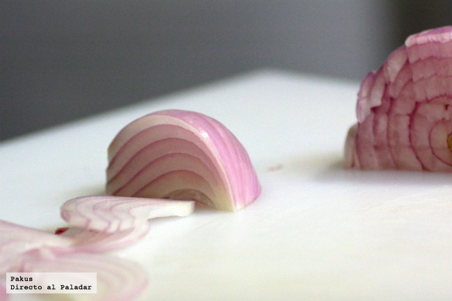 Cómo cortar o picar cebollas sin llorar. Truco de cocina