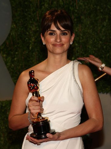 El vestido de novia de Penélope Cruz: sus mejores looks con vestidos de ...