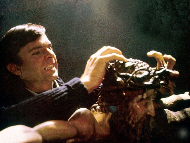 Todas las películas y series de 'La profecía' ordenadas de peor a mejor