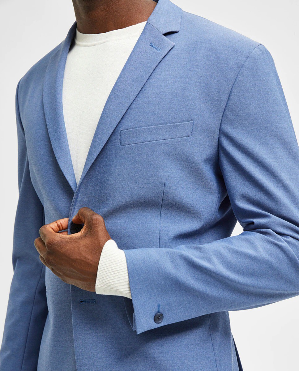 La americana azul es la prenda infalible que todo hombre debe tener en ...