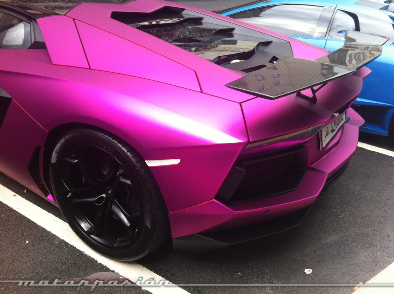 Lamborghini Aventador Rosa Brilhante