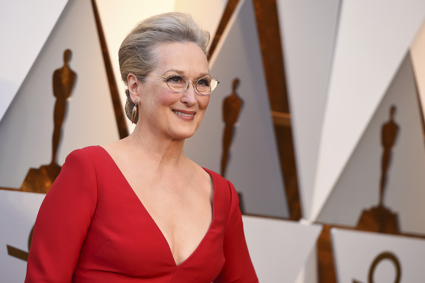 Meryl Streep con un espectacular vestido de color rojo en los Oscar 2018