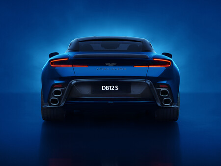 El nuevo Aston Martin DB12 S sigue enamorando a primera vista, pero ahora es aún más potente y ...