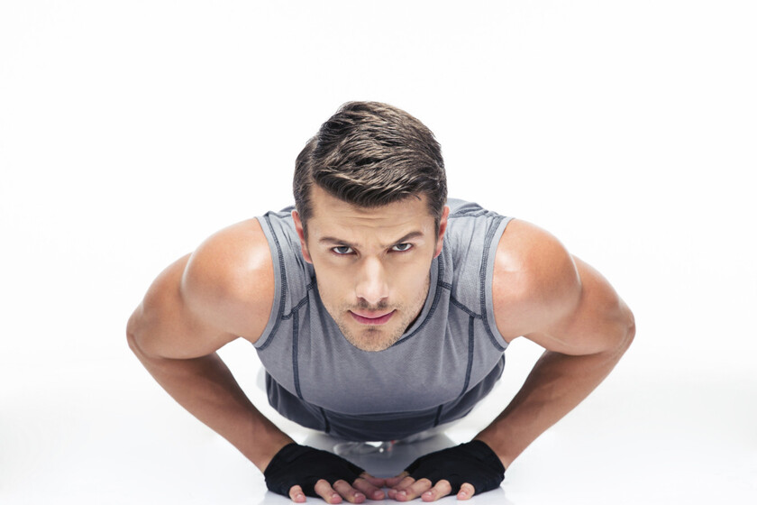 Nueve flexiones de brazos para trabajar todo el cuerpo sin material