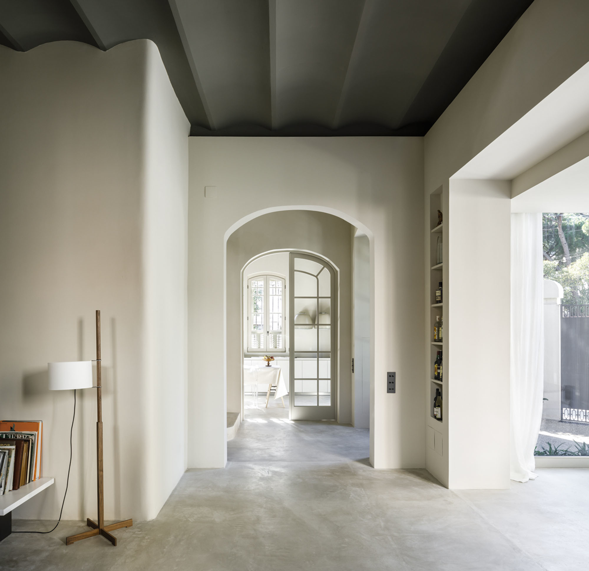 La rehabilitación de una casa modernista en Barcelona con un interior ...