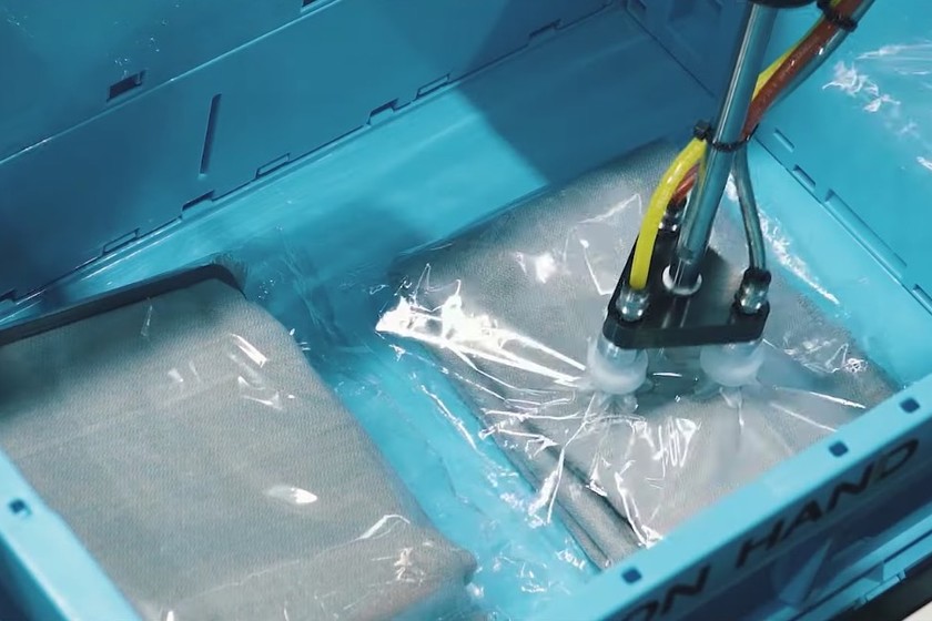 Uniqlo ya no necesita trabajadores para empaquetar camisetas: su nuevo ...