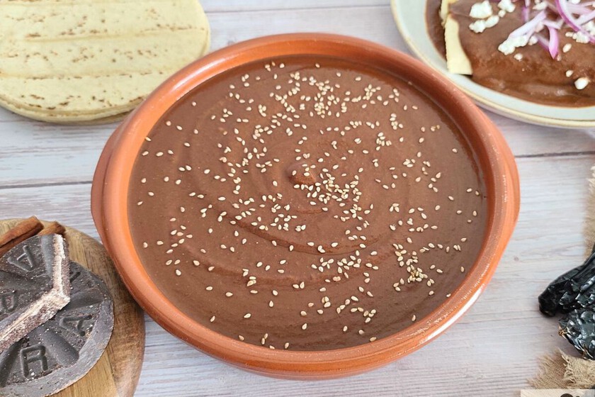 Mole poblano, receta de una de las más famosas salsas mexicanas, que ...