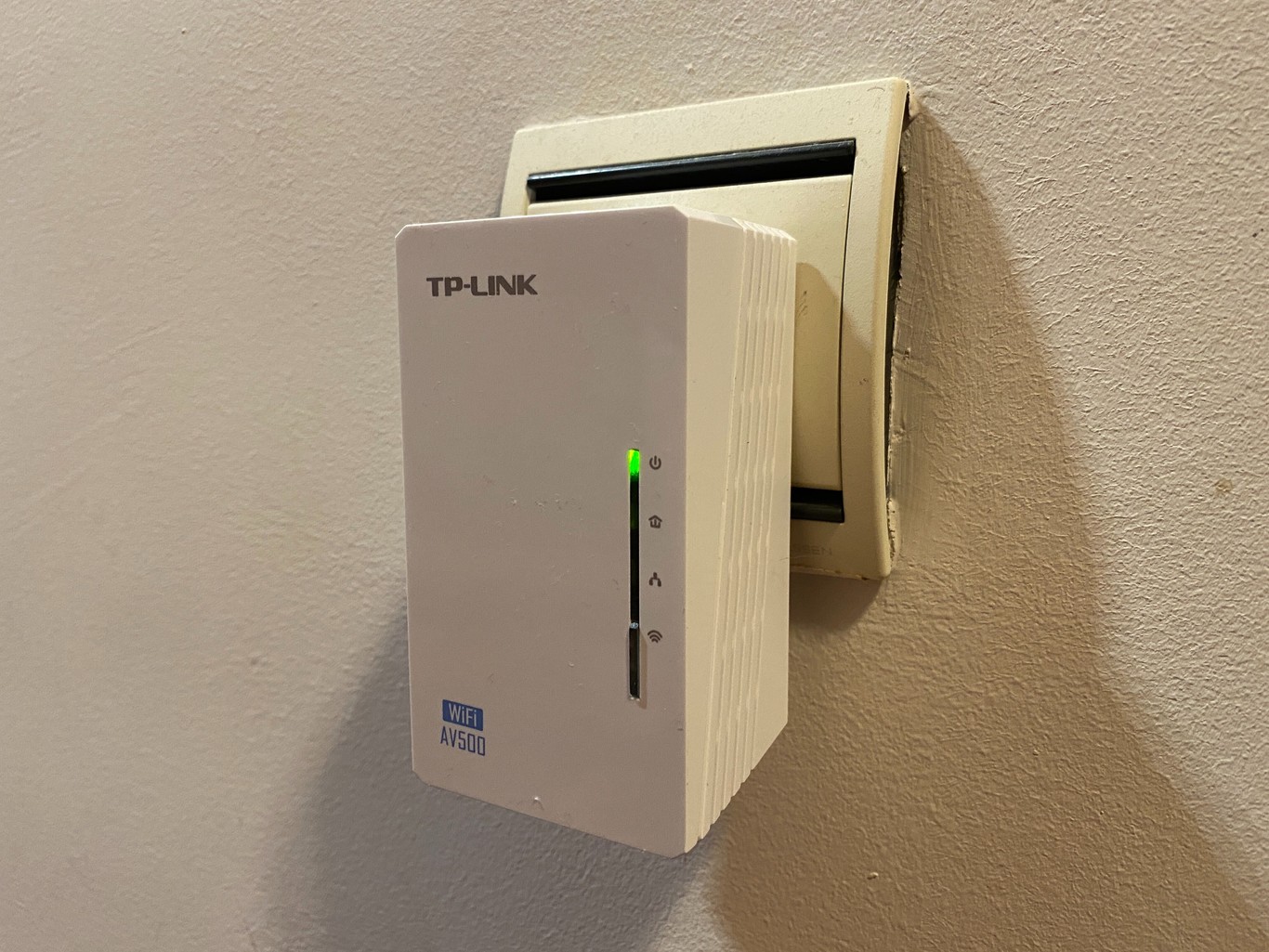 El equipo WiFi de los editores de Xataka: router, PLC, repetidor y más ...