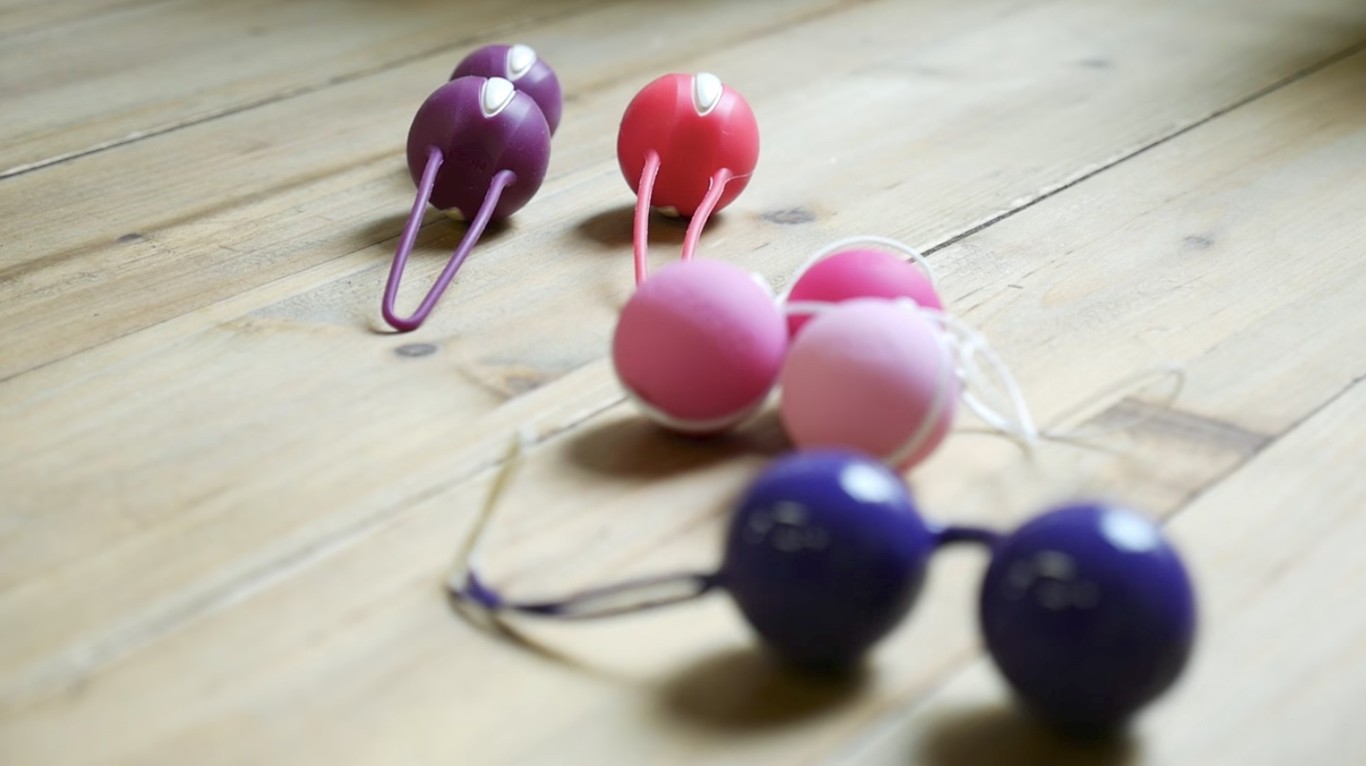 Así se utilizan las bolas chinas para entrenar tu suelo pélvico (con vídeo explicativo)