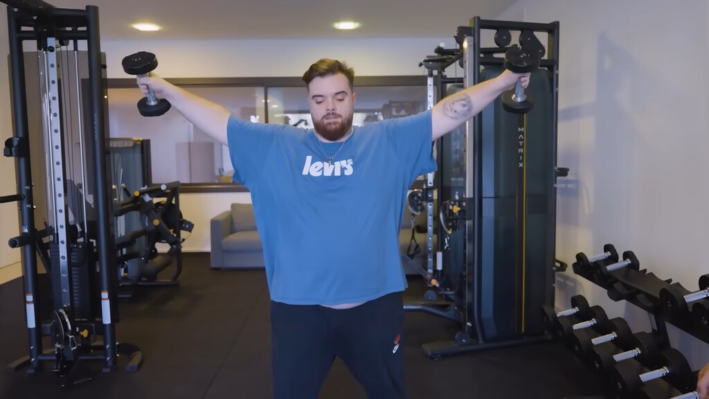 Ibai sigue con su cambio físico haciendo un vídeo en el gimnasio de ...