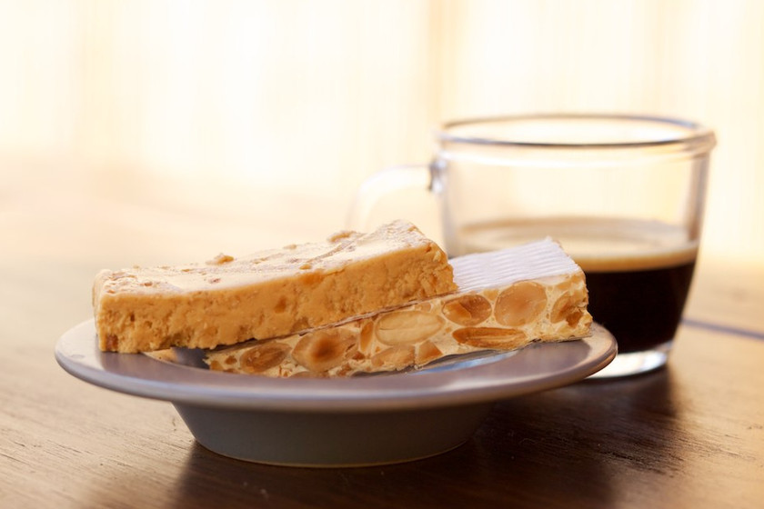 ¿De qué está hecho el turrón? y ¿Por qué se come en Navidad?