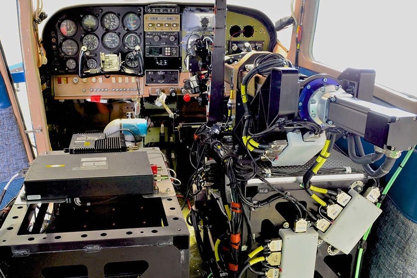 Por primera vez un robot consigue despegar, volar y aterrizar un avión ...