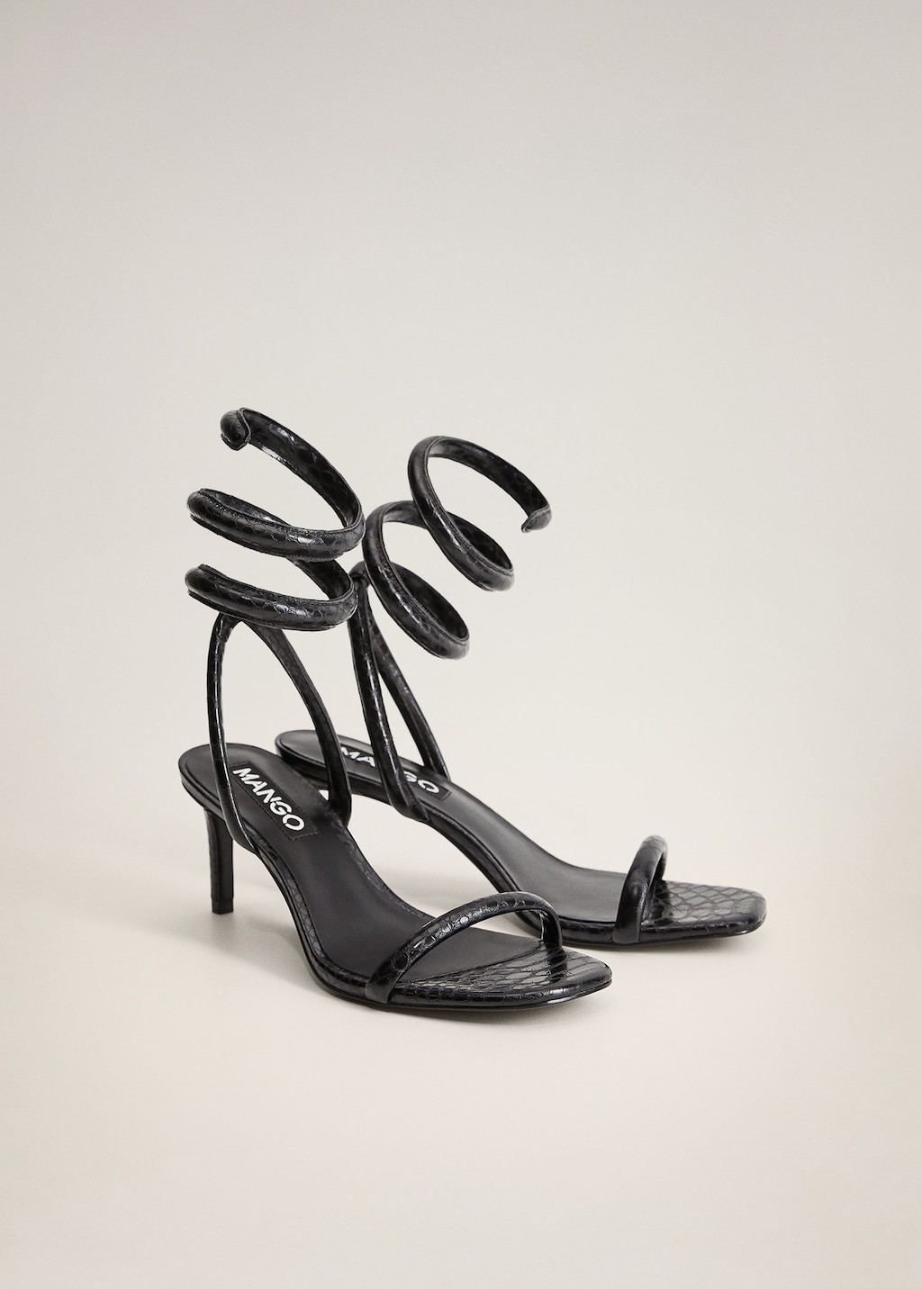 No sabemos si son capricho o necesidad, pero los nuevos zapatos de ...