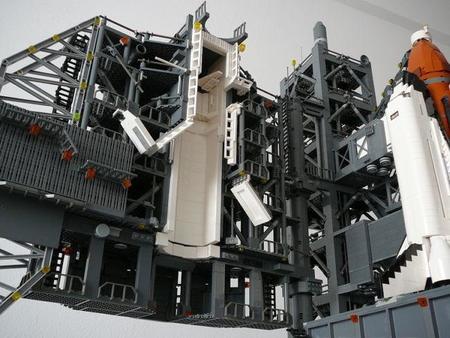 La plataforma de lanzamiento del Shuttle en Lego