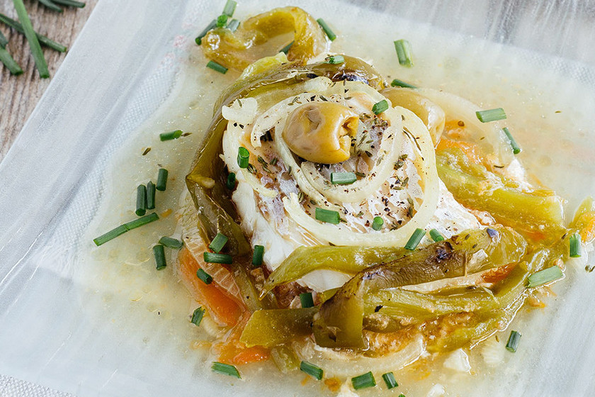 Pescado con pimiento en papillote. Receta de cocina fácil, sencilla y ...