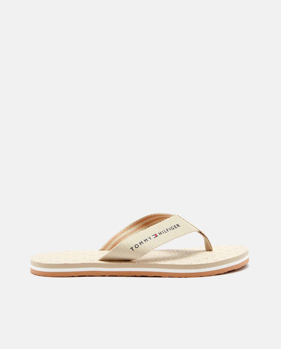 Siete chanclas tan bonitas que parecen sandalias para ir de la playa al ...