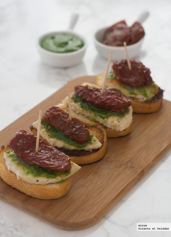 Pincho de pechuga de pollo con pesto y tomates secos. Receta de aperitivo