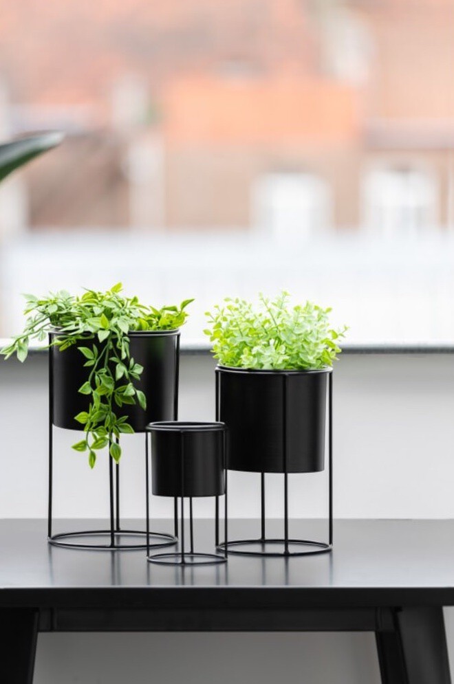 Estos cinco maceteros altos con pedestal añadirán elegancia a tu hogar ...