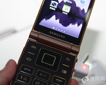 Samsung SCH-W2014, el teléfono tipo concha con Snadpragon 800