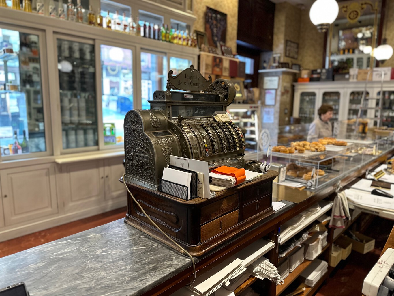 De postre a bandera de Oviedo: así son los míticos carbayones de Camilo de Blas, uno de los ...