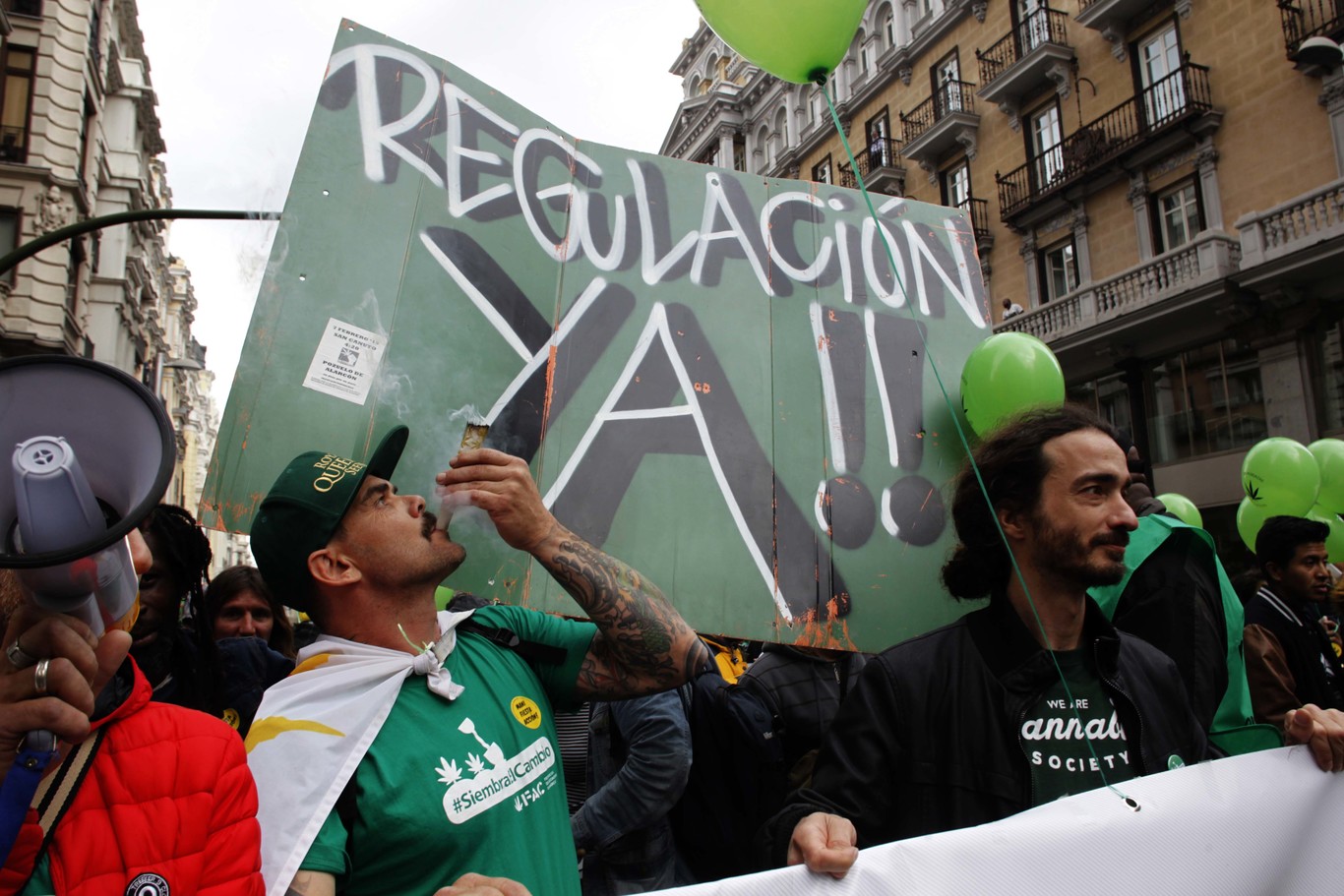 Así son los clubs de fumadores, el engendro jurídico que ayuda a los ...