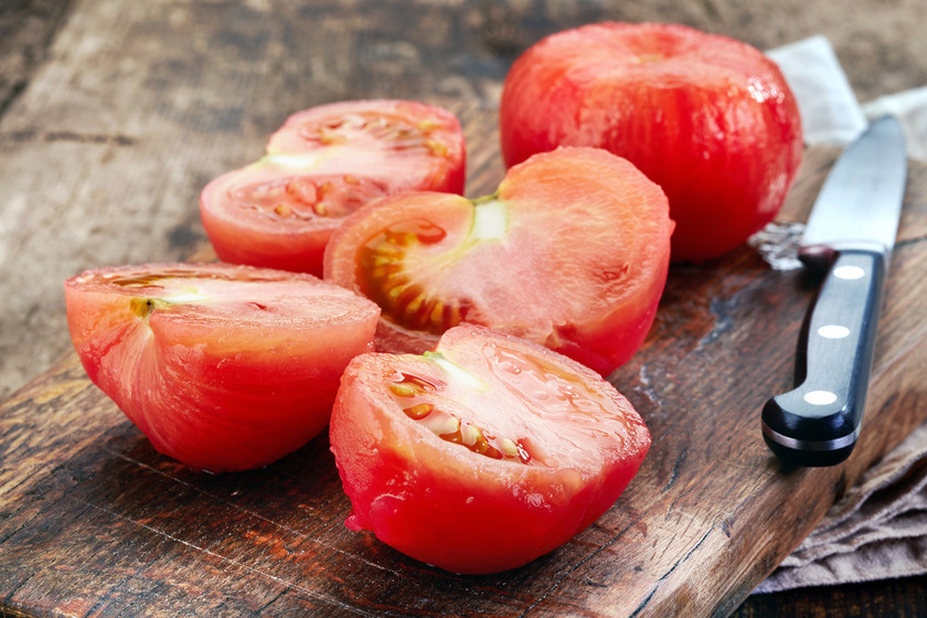 Cómo pelar, despepitar y preparar el tomate fácilmente para triunfar ...