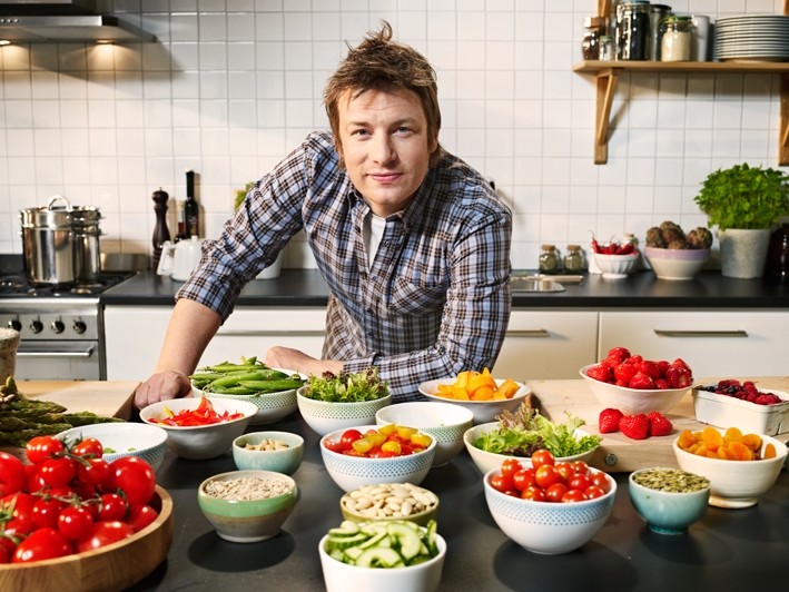 ¿Quién es Jamie Oliver? Descúbrelo en cinco recetas y dos libros