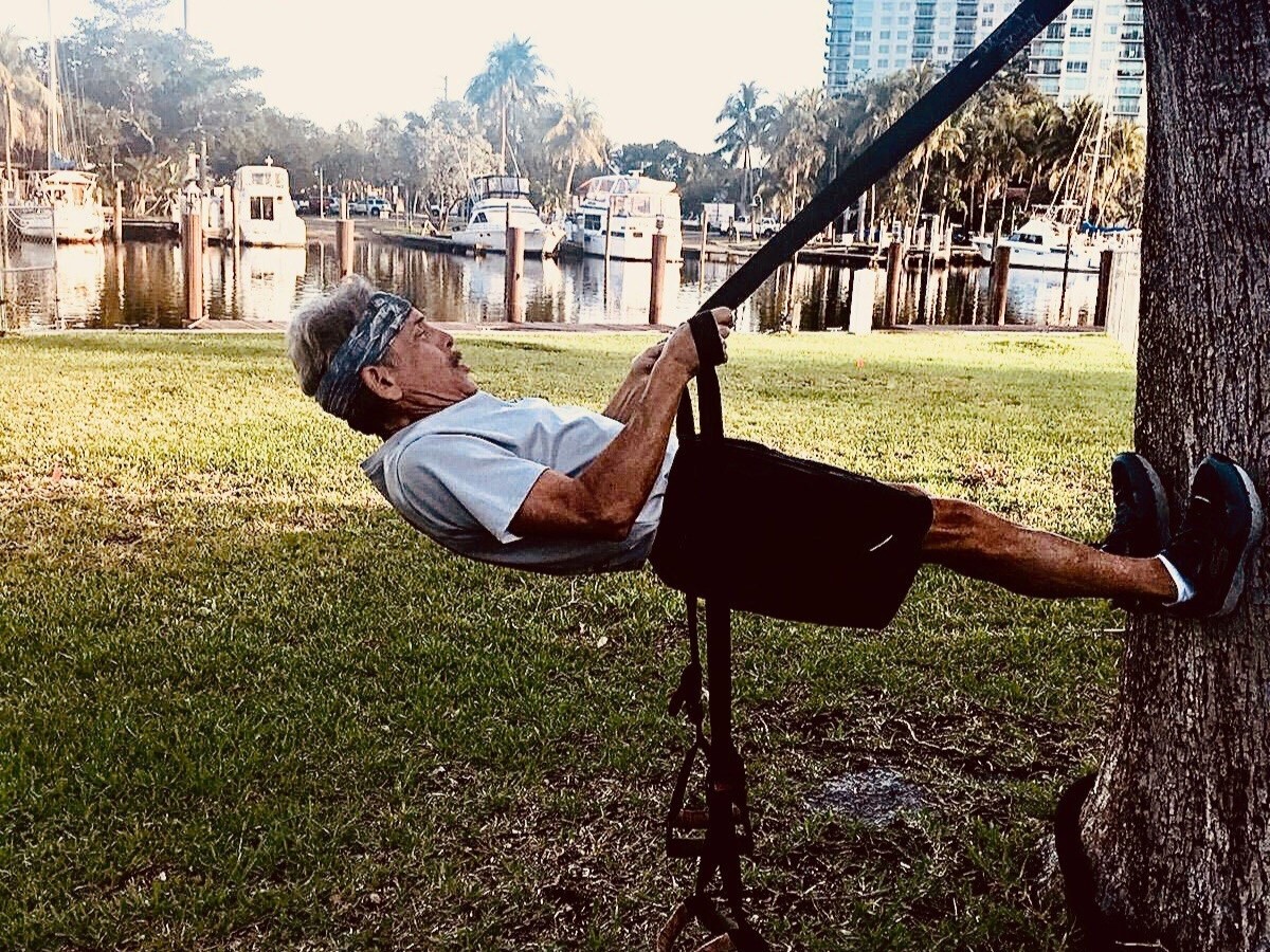 Bob Becker tiene 80 años, bate récords corriendo ultramaratones por el ...