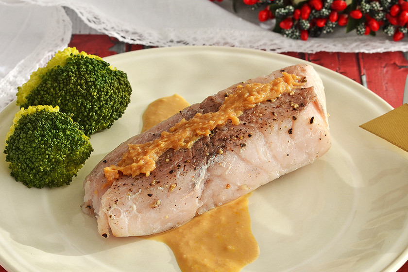 Róbalo con salsa de azafrán y turrón