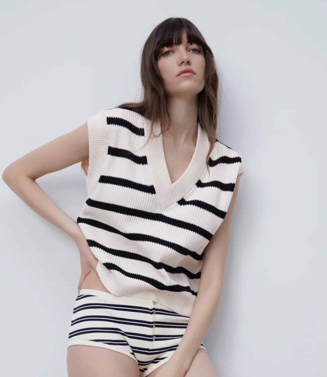 Los chalecos de punto siguen siendo los reyes: cinco modelos de rayas de la nueva temporada de ...