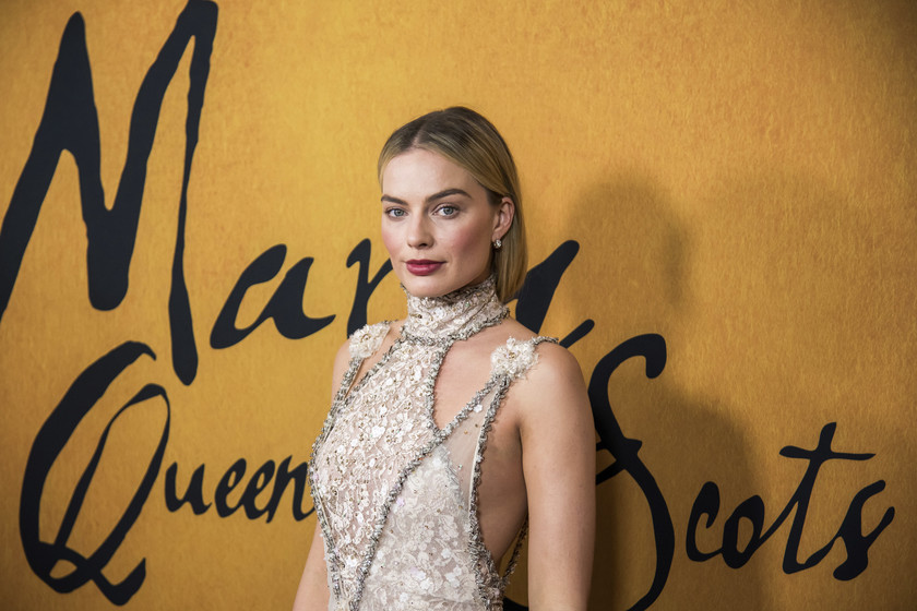 Margot Robbie nos conquista con su mini coleta de efecto short bob