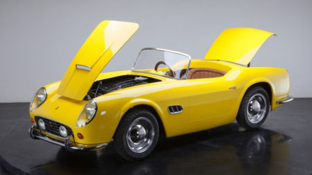 Coches a mitad de tamaño, ¿un juguete para niños o adultos?