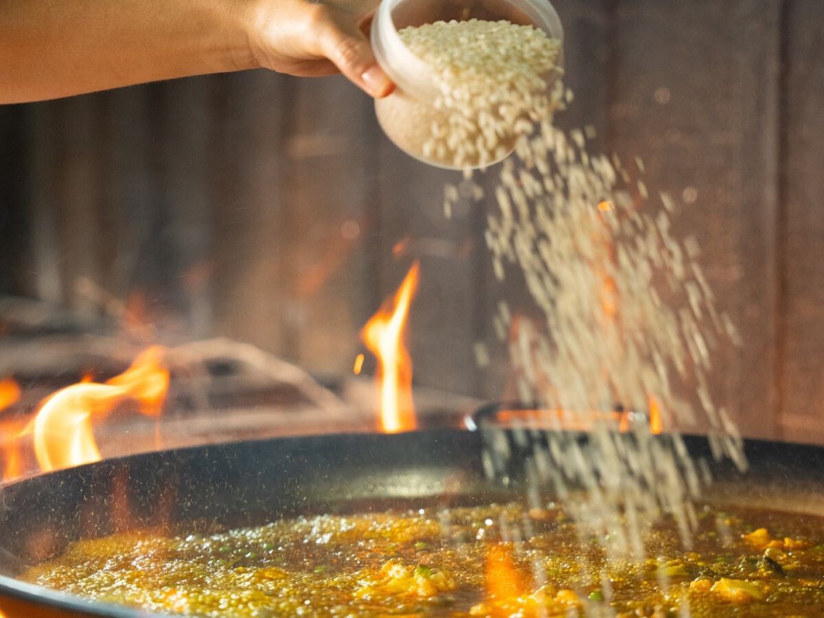 El debate de la paella que divide a valencianos y alicantinos: sofreír ...