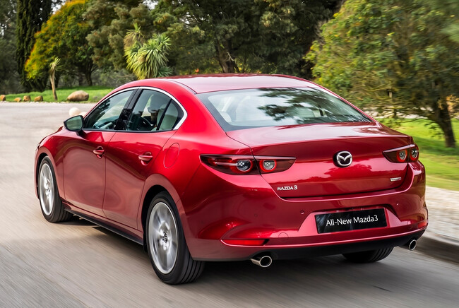 El Mazda 3 2027 no cambia de diseño como se esperaba. A cambio gana ...