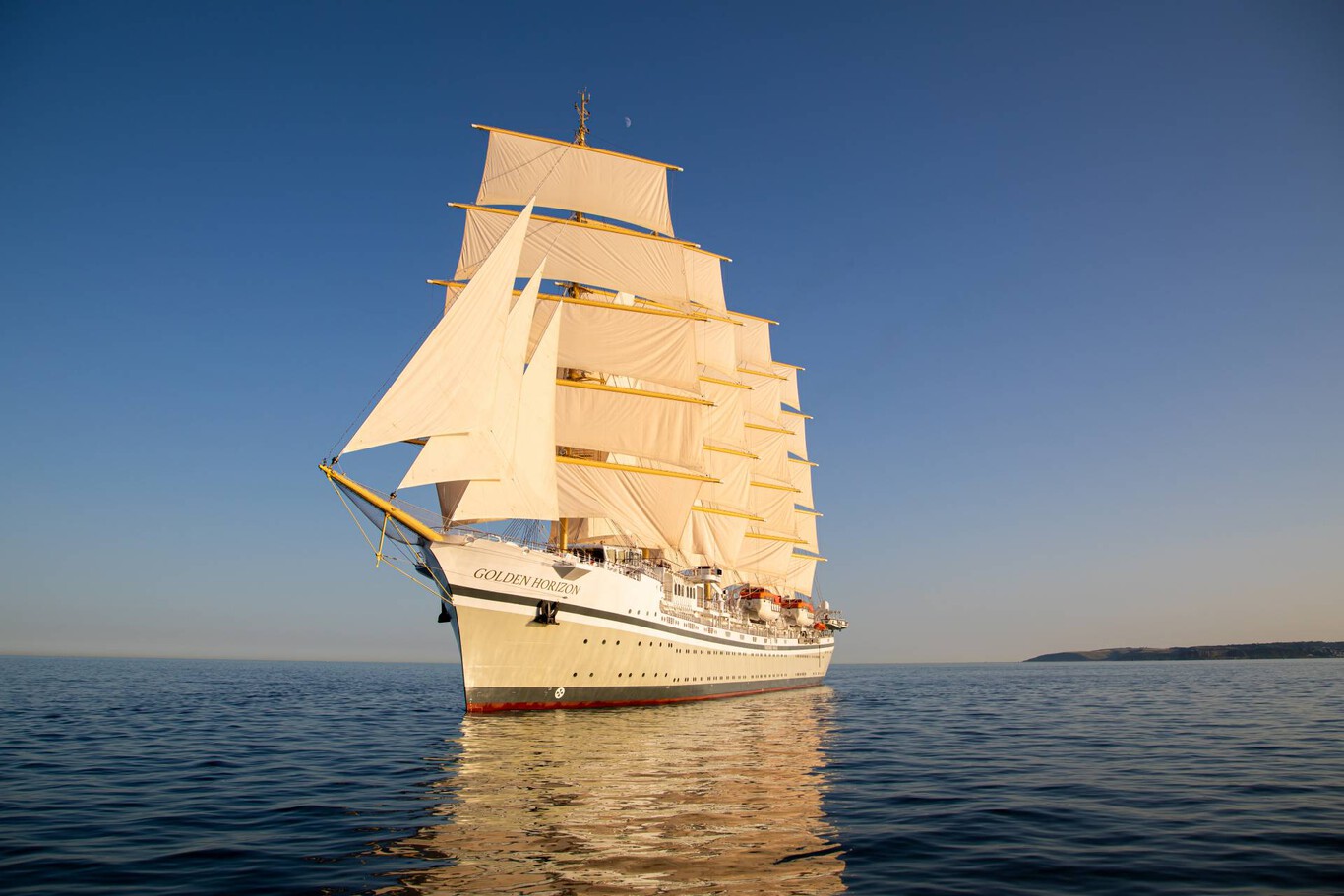 cinco mástiles y más de 6.000 metros cuadrados de vela – El Sol Revista