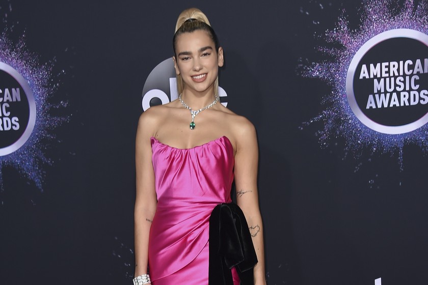 La celebridad Dua Lipa en los American Music Awards 2019