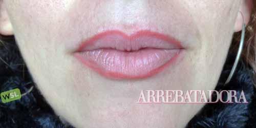 Cómo delinear los labios fácilmente: 2 pasos, 2 fotos